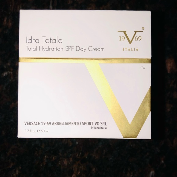 Versace | Skincare | Versace Idra Totale Total Hydration Spf Day Cream ...